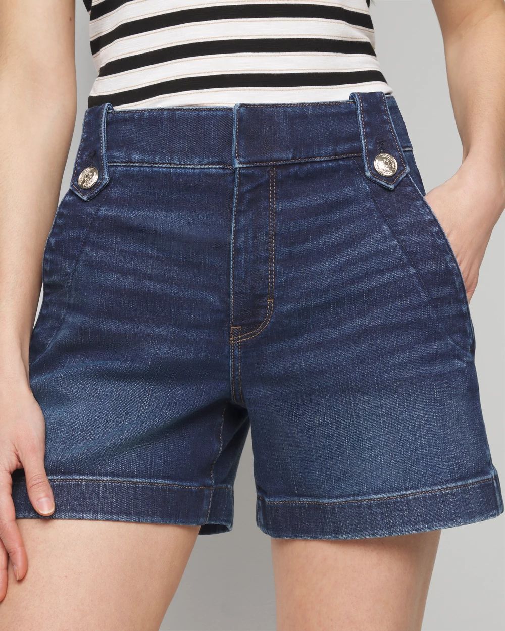 High-Rise Everyday Soft Denim 5 In Button Short | White House Black Market